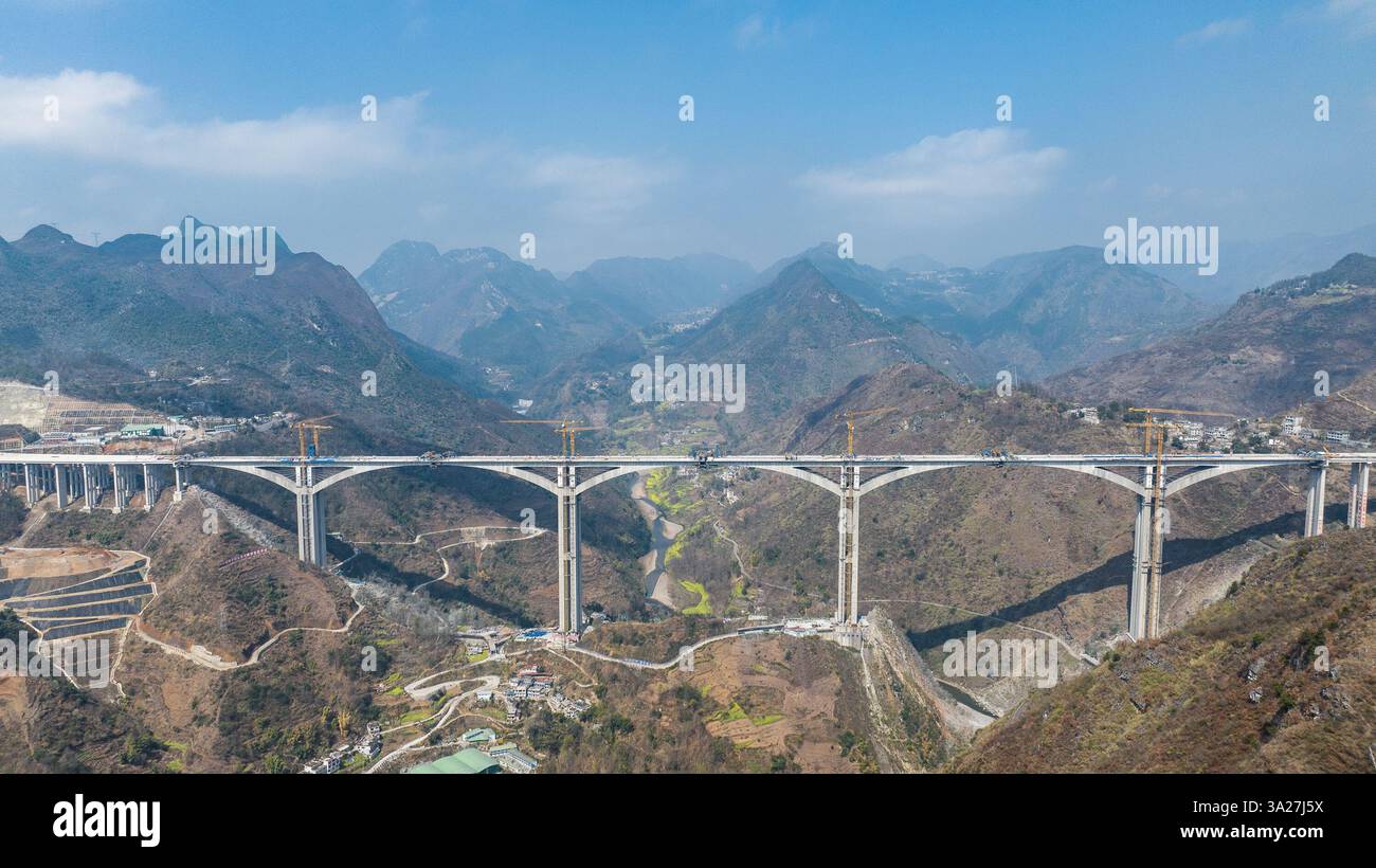 (250312) -- LIUPANSHUI, March 12, 2025 (Xinhua) -- An aerial drone ...