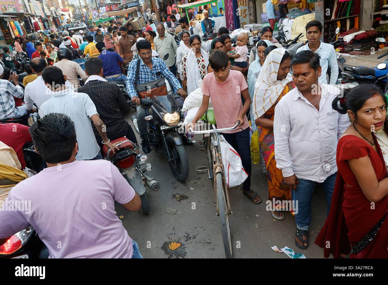 Congested street in Rewa, Madhya Pradesh, India Stock Photo - Alamy