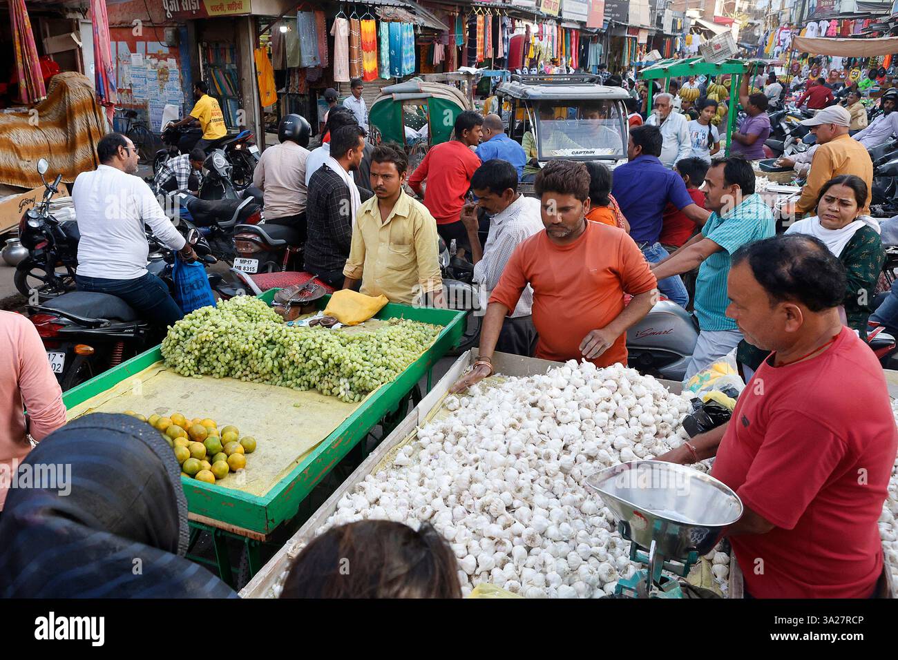Congested street in Rewa, Madhya Pradesh, India Stock Photo - Alamy