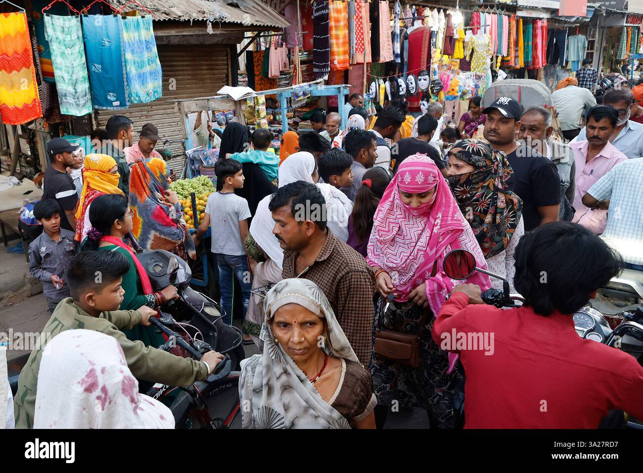 Congested street in Rewa, Madhya Pradesh, India Stock Photo - Alamy