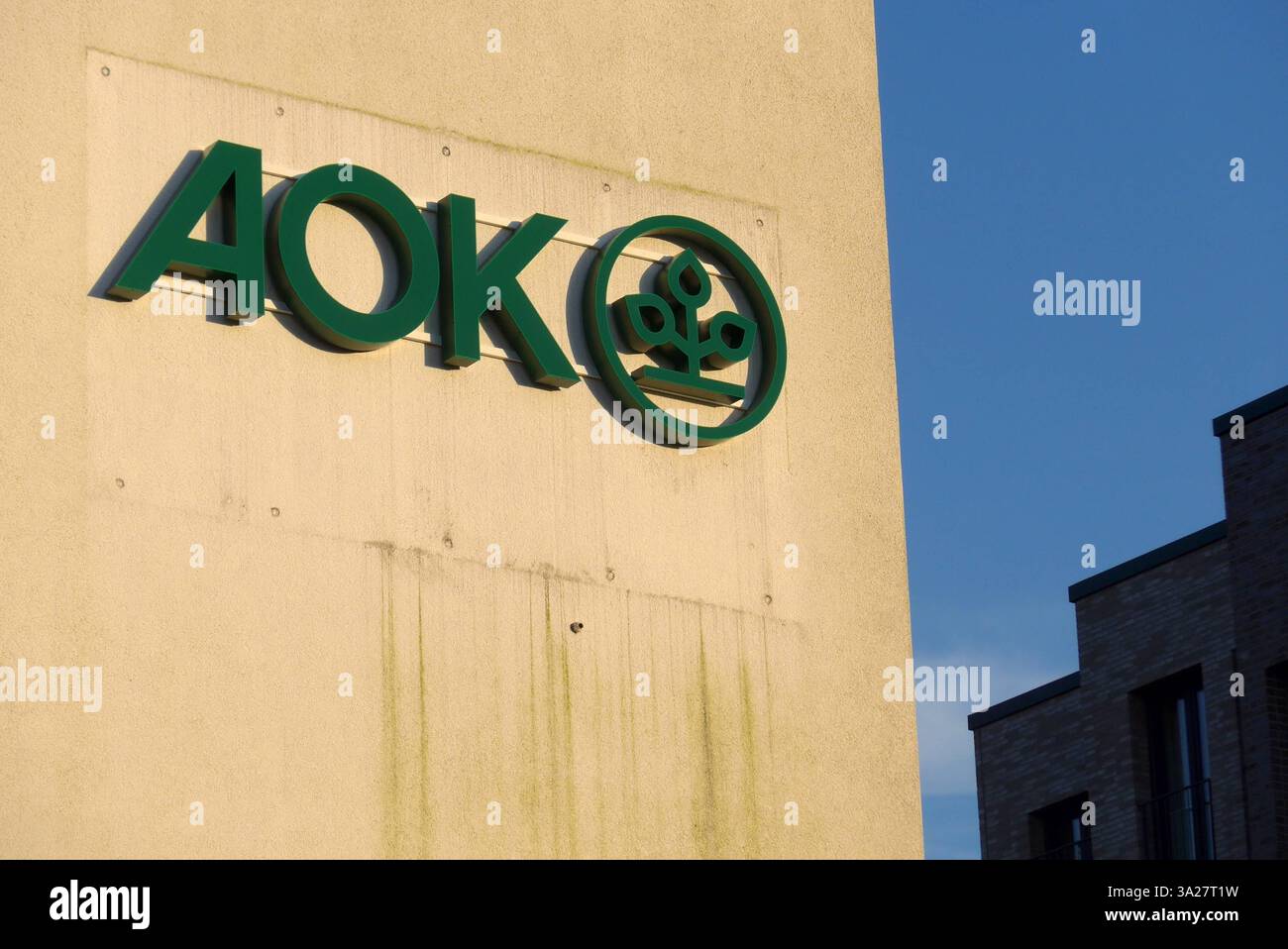 AOK-Logo am örtlichen Servicecenter der AOK Niedersachsen in der ...