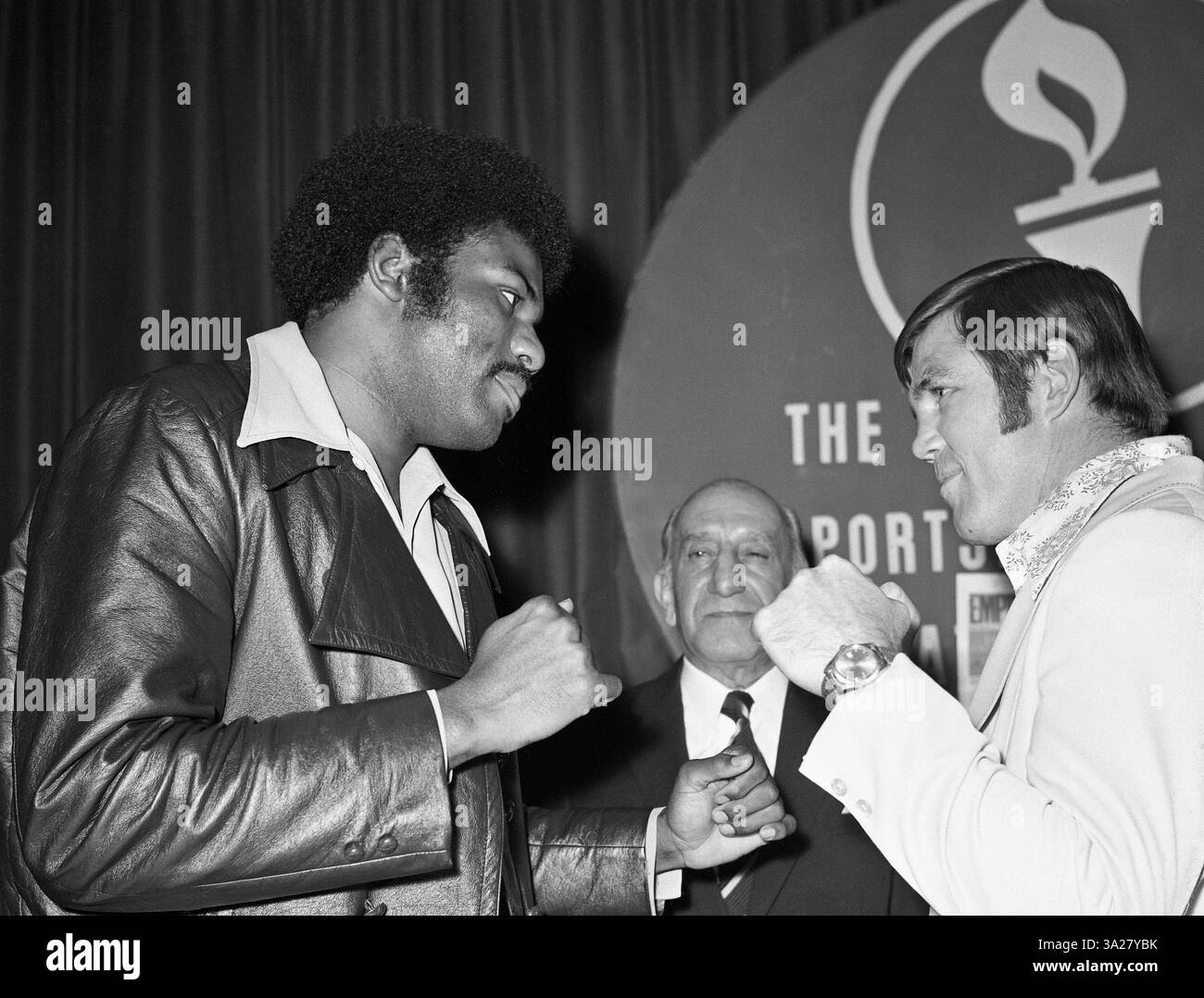 Larry Middleton, of Baltimore, Maryland, left, and Jerry Quarry, of ...