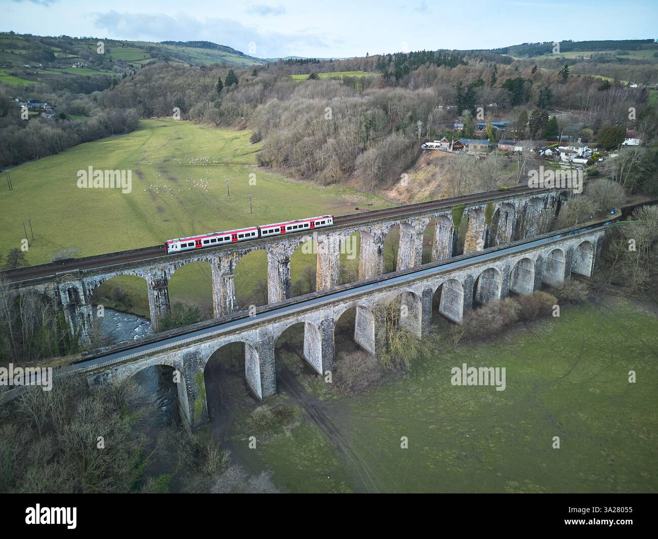 Chirk Aqueduct and Viaduct on the England-Wales border Stock Photo - Alamy
