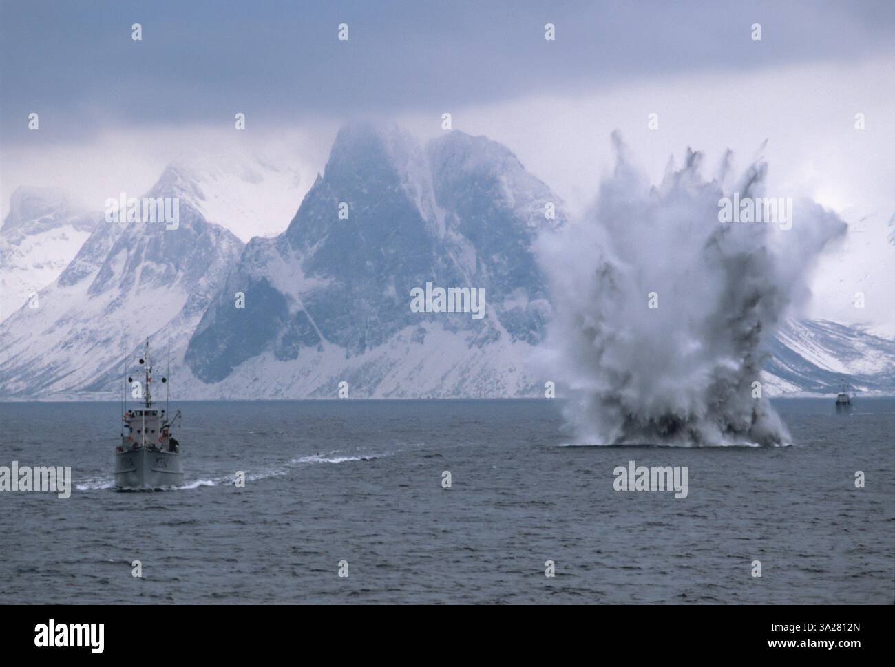 - Norwegian navy, explosion of a mine - marina militare norvegese ...