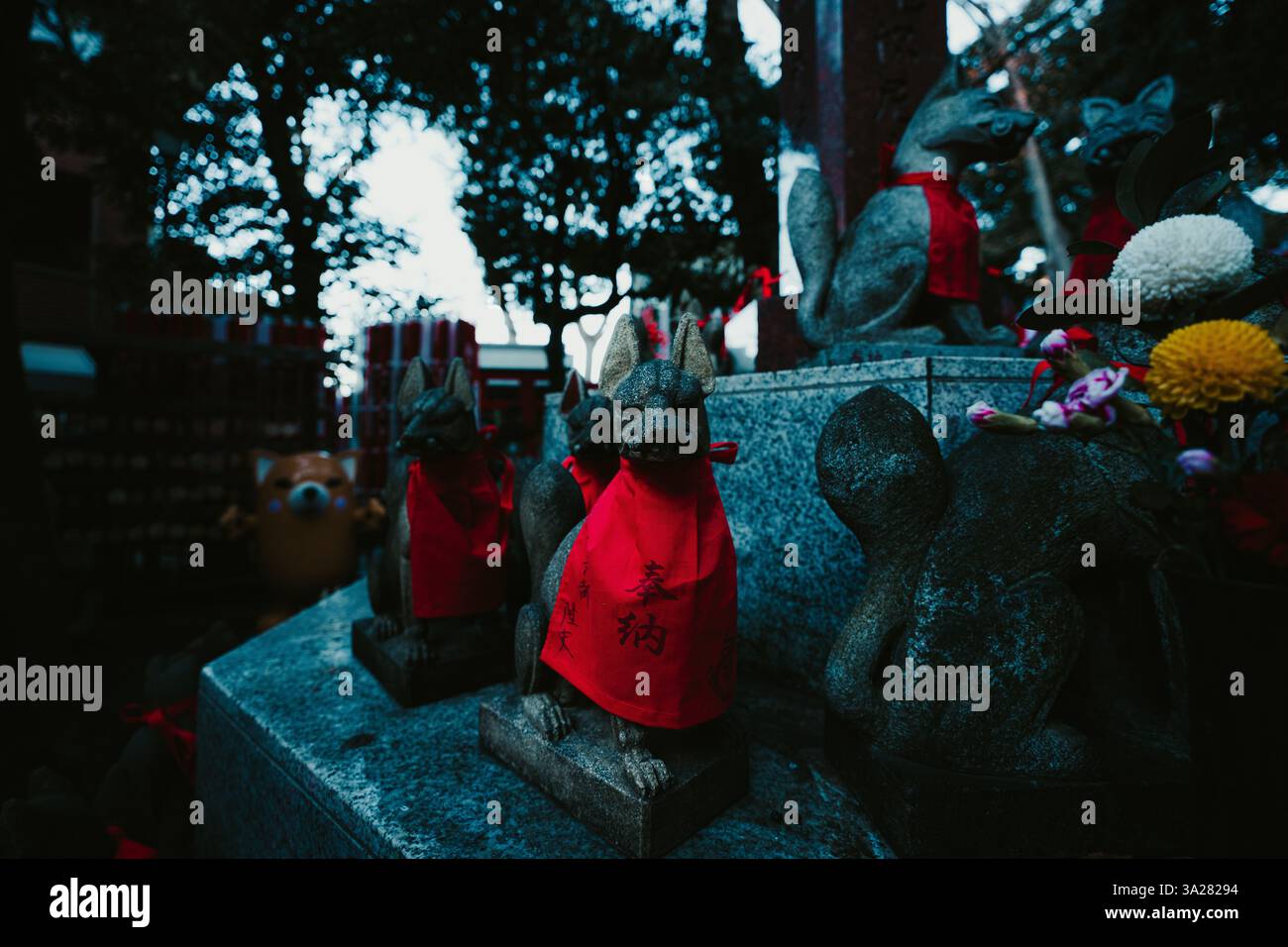 Toyokawa Inari Temple, Tokyo Stock Photo - Alamy