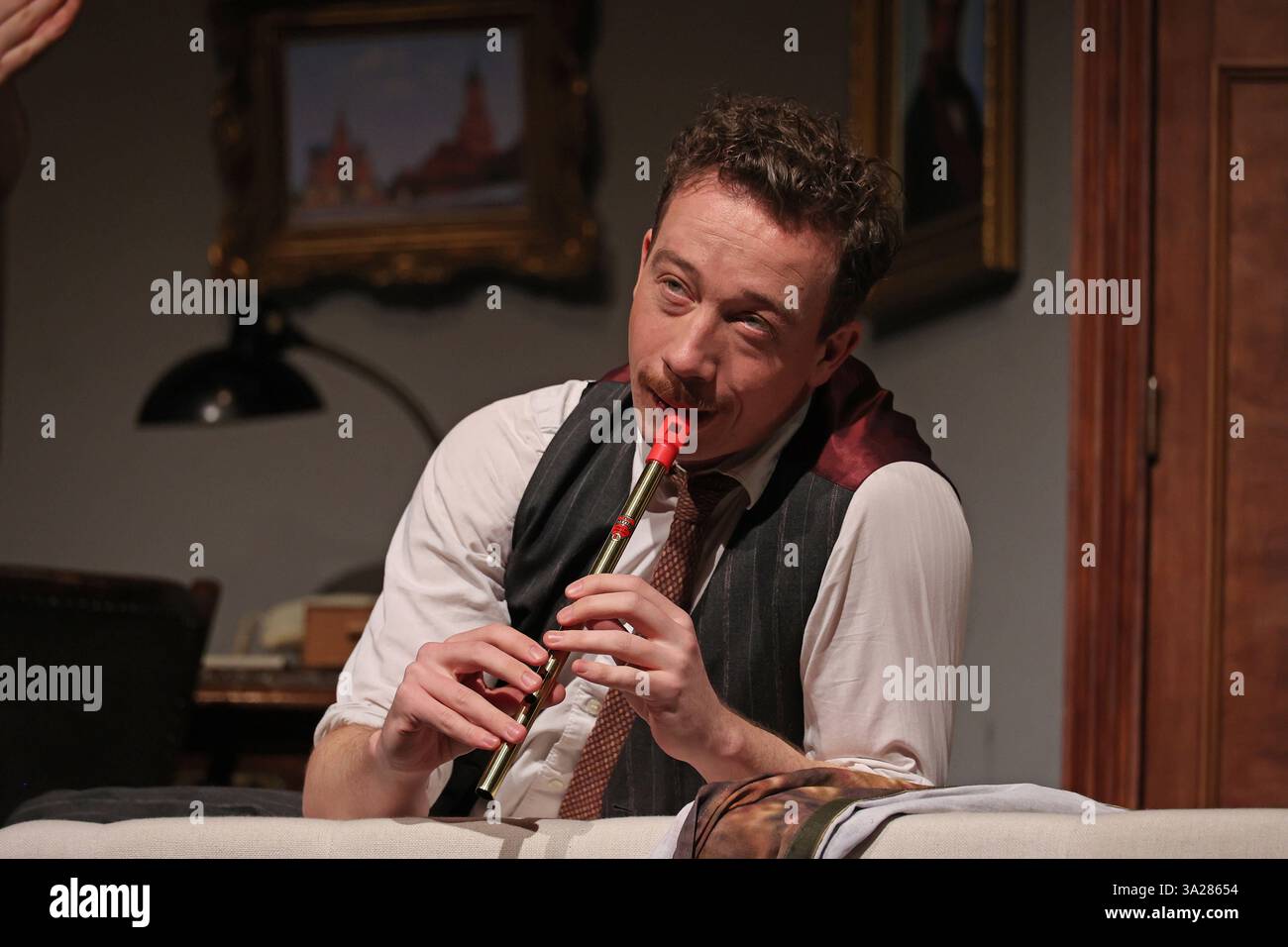 Lukas Benjamin Engel in der Revisor, Komoedie von Nikolaj Gogol unter ...