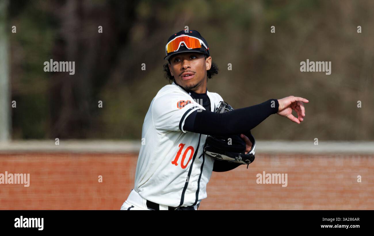 Campbell's Darnell Parker Jr. (10) makes a throw during an NCAA ...