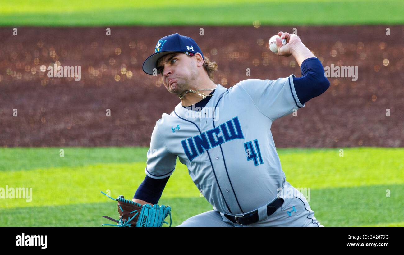 UNC Wilmington's Baker Cox (41) pitches during an NCAA baseball game on ...