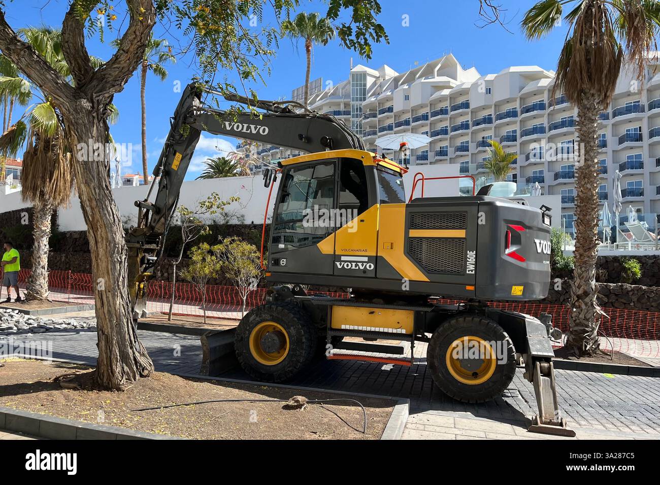 Volvo excavator digging up road hi-res stock photography and images - Alamy
