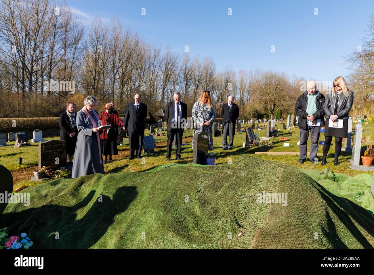 Funeral, burial in cemetery, Woodstock, Oxfordshire, England, UK Stock ...