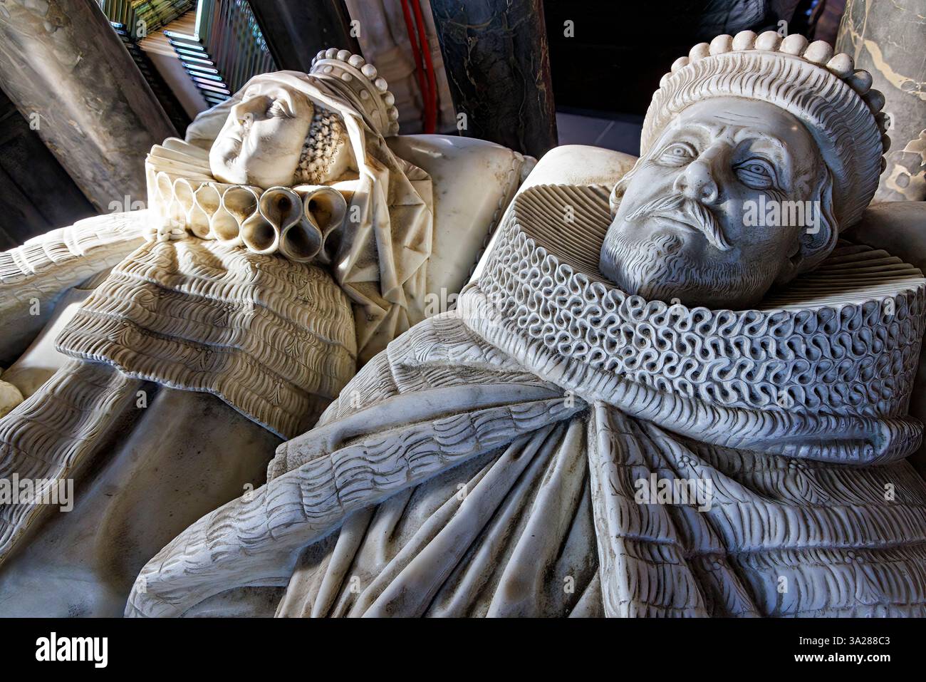 Tomb of Sir Baptist Hicks and his wife Lady Elizabeth in the ...