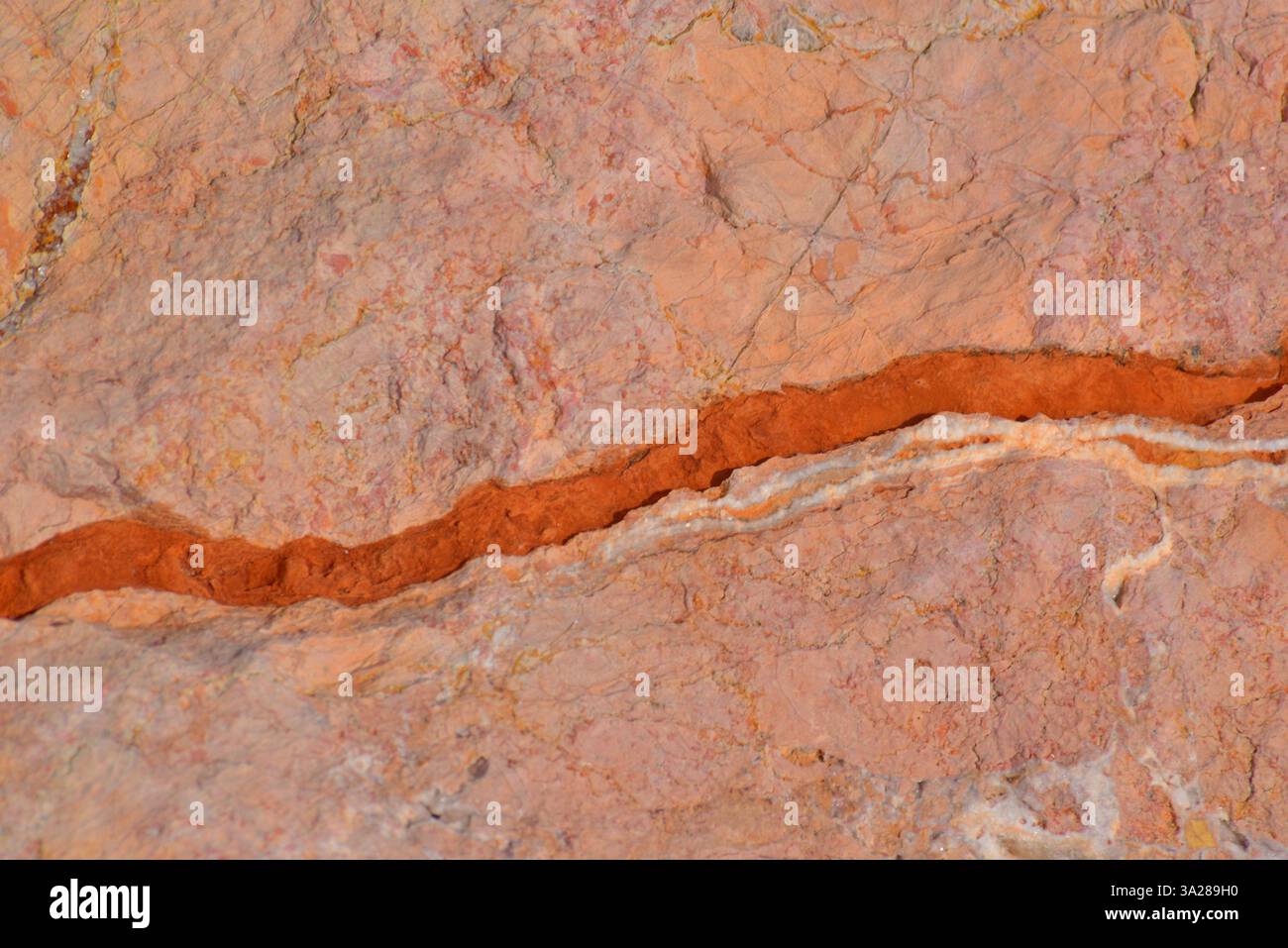 Rare line between two similar rock layers Stock Photo - Alamy