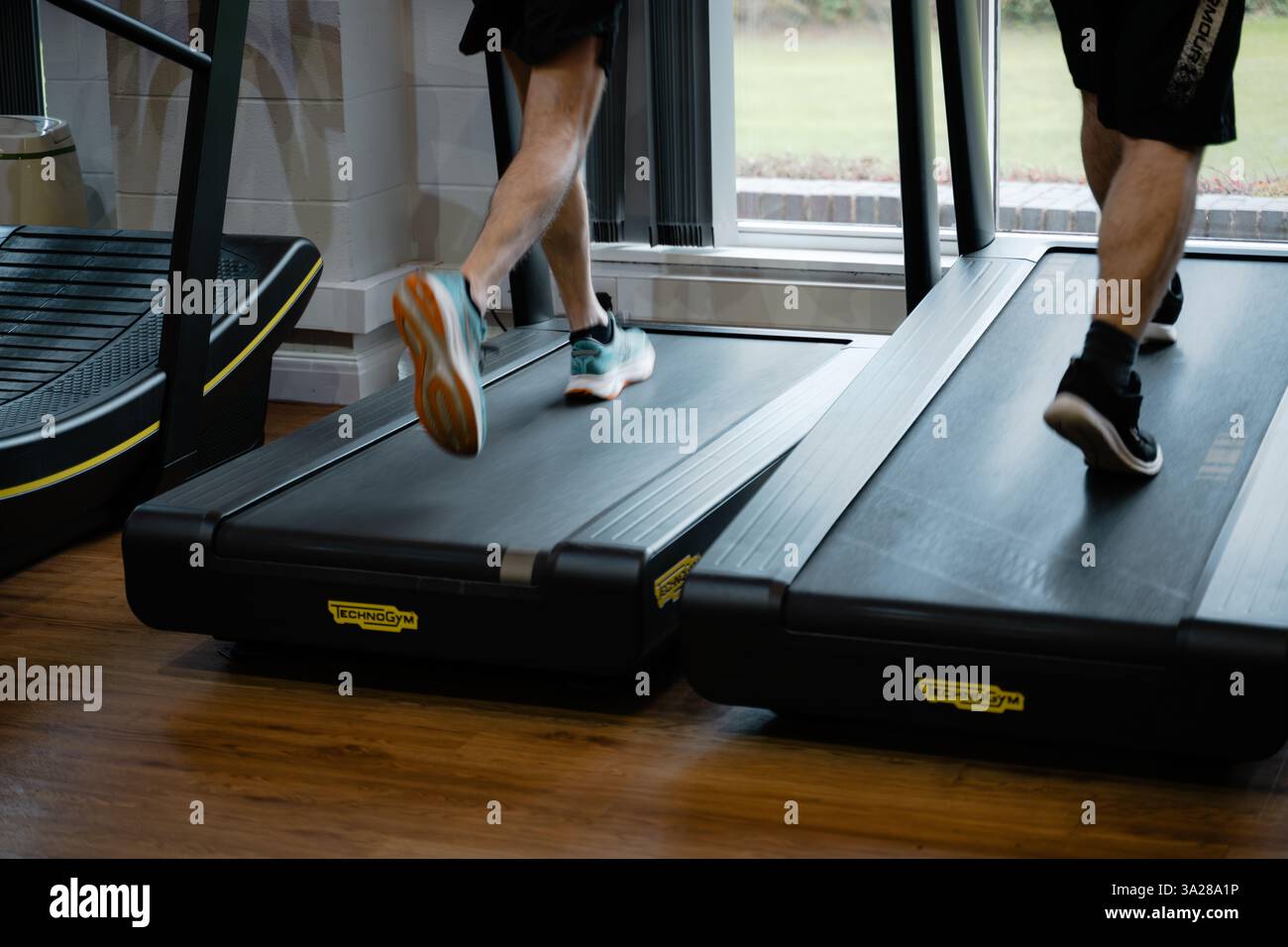 Running on treadmill group hi-res stock photography and images - Alamy