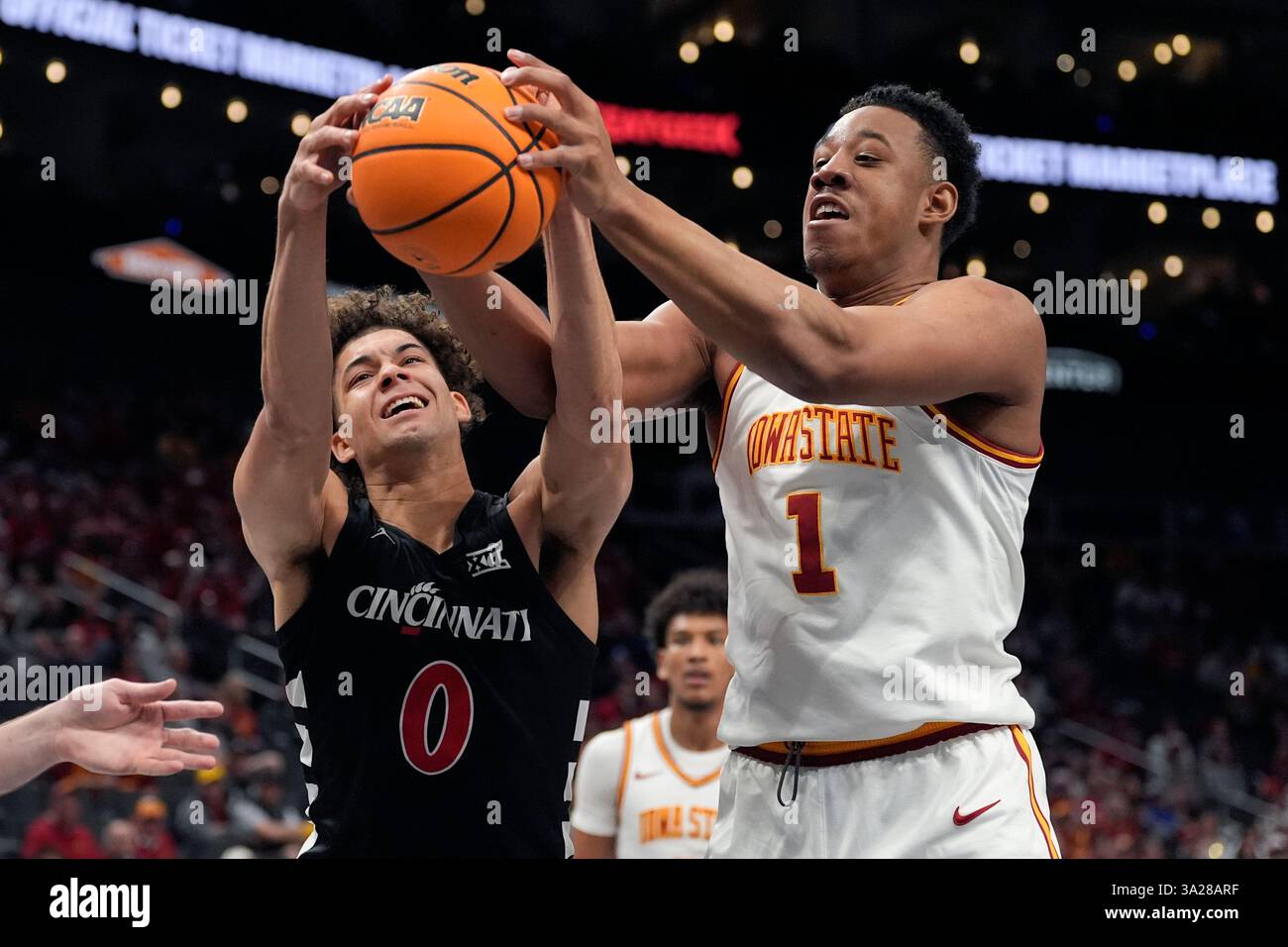 Cincinnati's Dan Skillings Jr. (0) and Iowa State's Dishon Jackson (1 ...