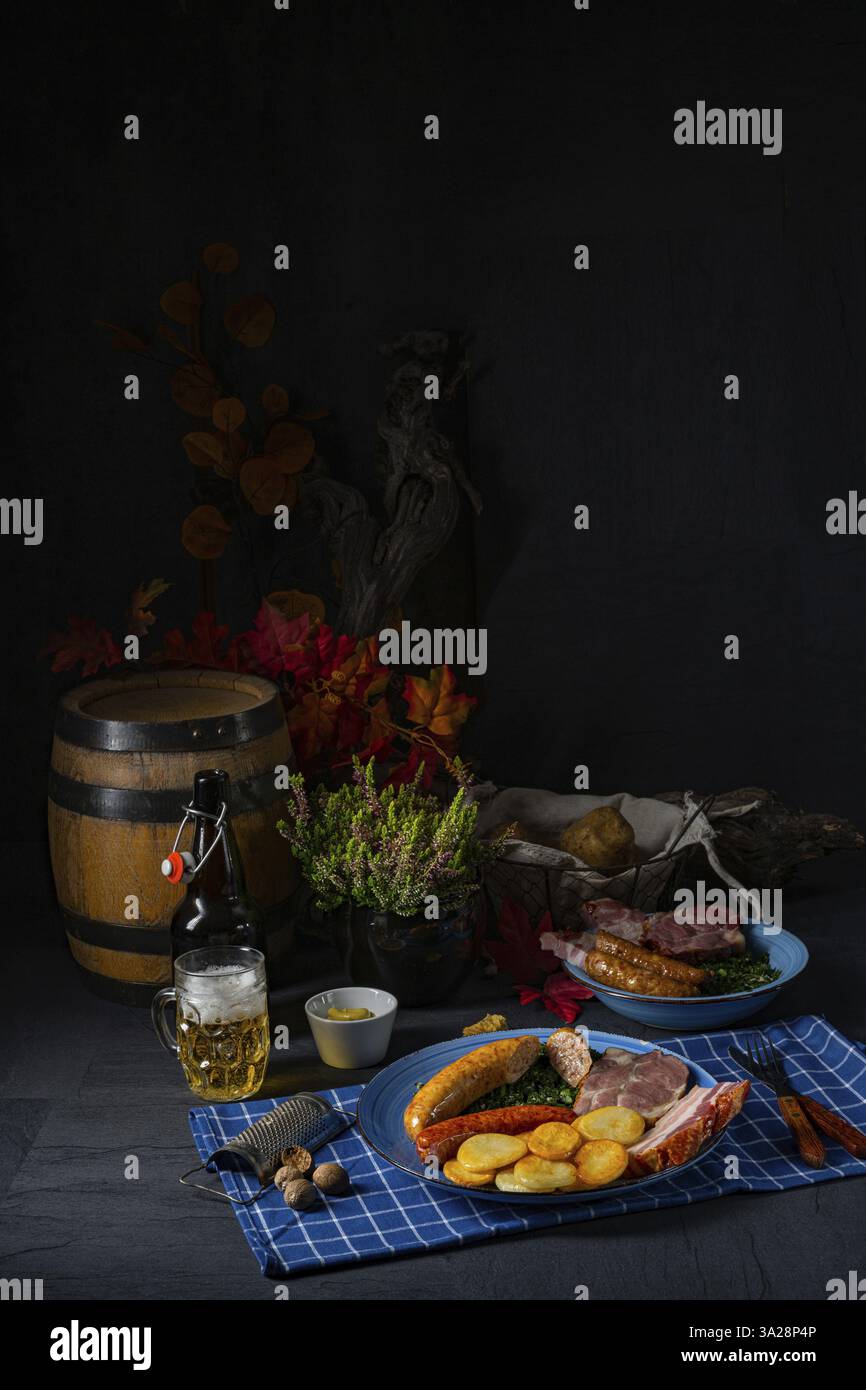 Delicious Oldenburg kale with Pinkelwurst sausage Stock Photo - Alamy