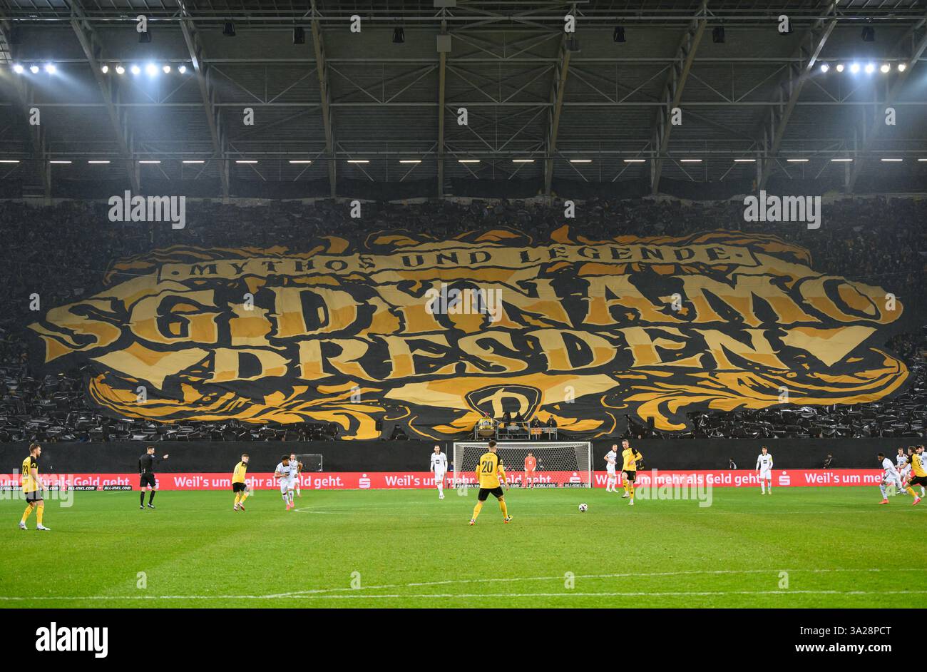 Dresden, Germany. 12th Mar, 2025. Soccer: 3rd division, SG Dynamo ...