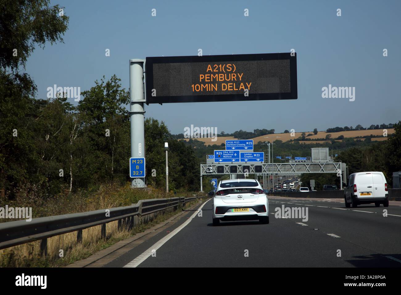 Electronic Sign A21 Pembury 10 Minute Delay on M23 England Stock Photo ...