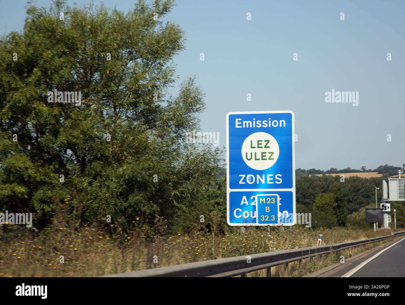 Ultra Low Emission Zone ULEZ Sign on M23 England Stock Photo - Alamy
