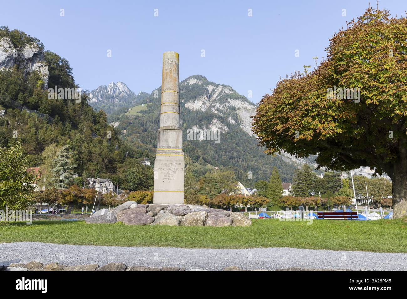 Water level column in the harbour of Weesen, mountains in the ...