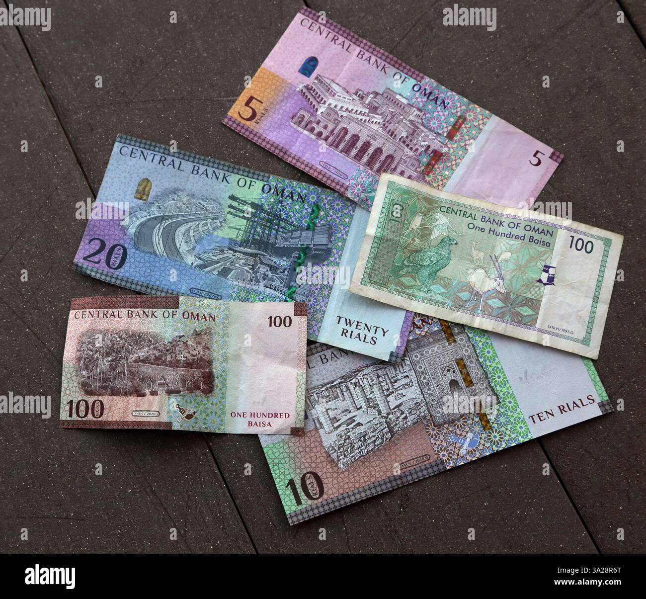 Omani Banknotes Baisa and Rials Stock Photo - Alamy
