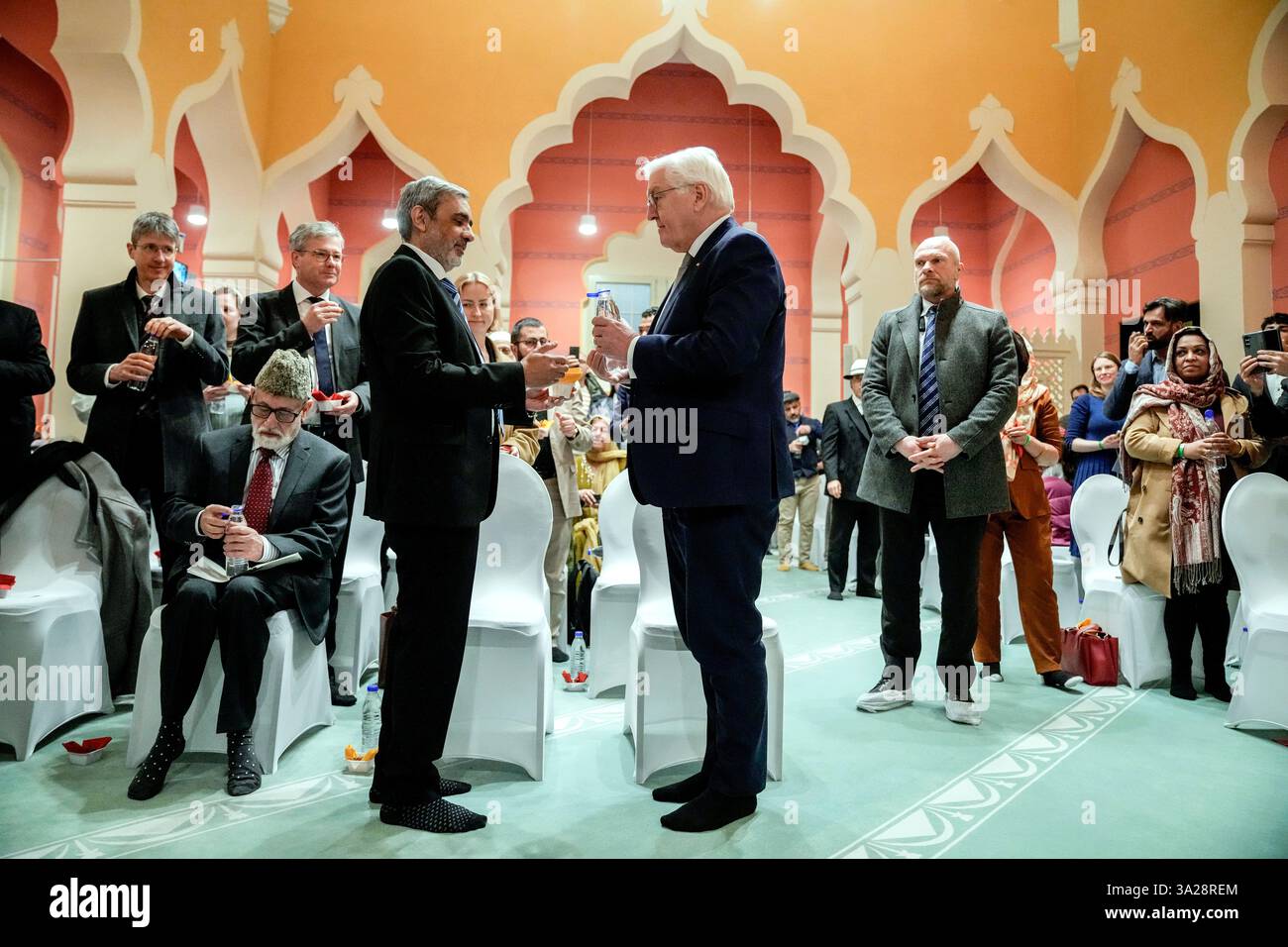 German President Frank-Walter Steinmeier joins fasting Muslims at an ...