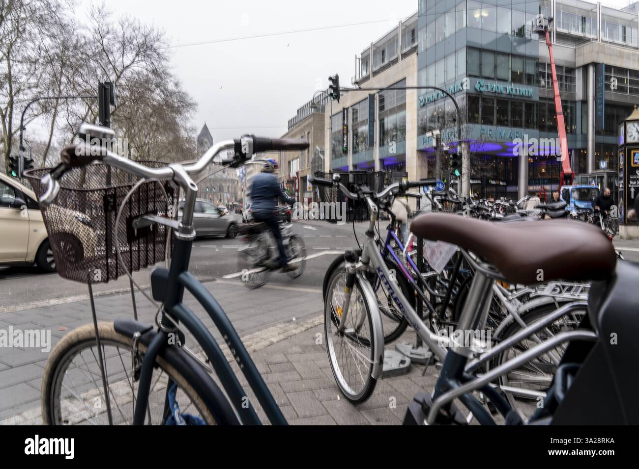 Cycling in the city centre, here at Neumarkt in Cologne, parked bikes ...