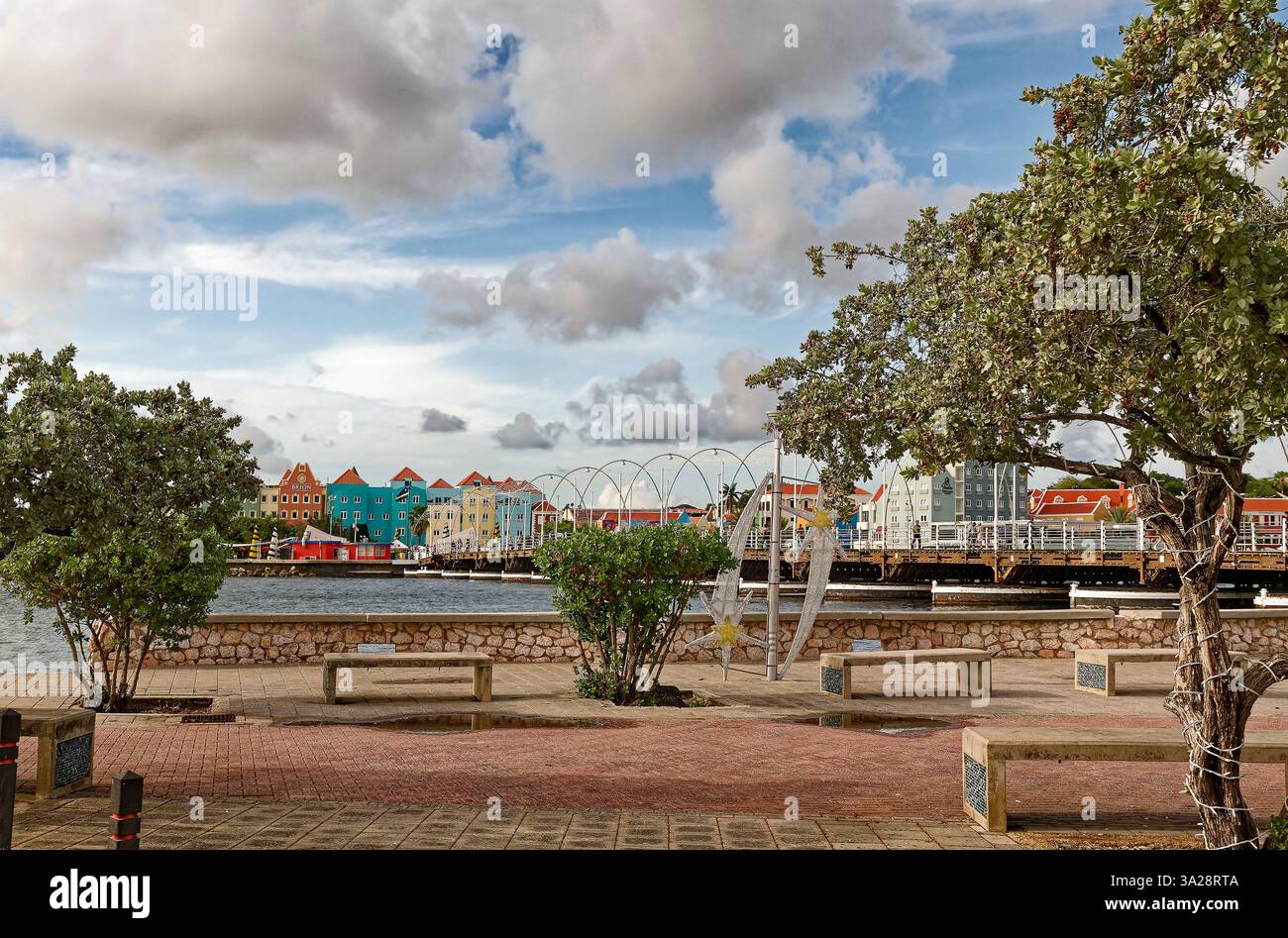 Queen Emma Pontoon Bridge, floating, AKA the Swinging Old Lady ...