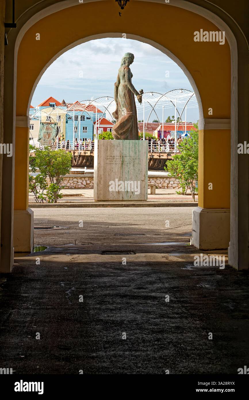 Queen emma pontoon bridge beyond hi-res stock photography and images ...