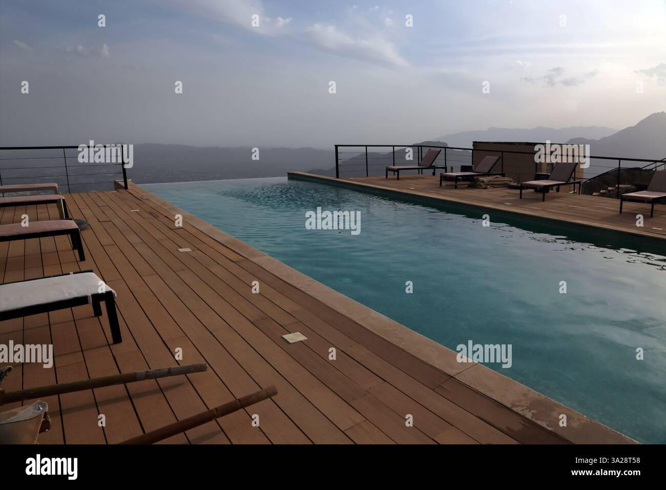 The View Hotel Al Hamra Oman The infinity pool Stock Photo - Alamy