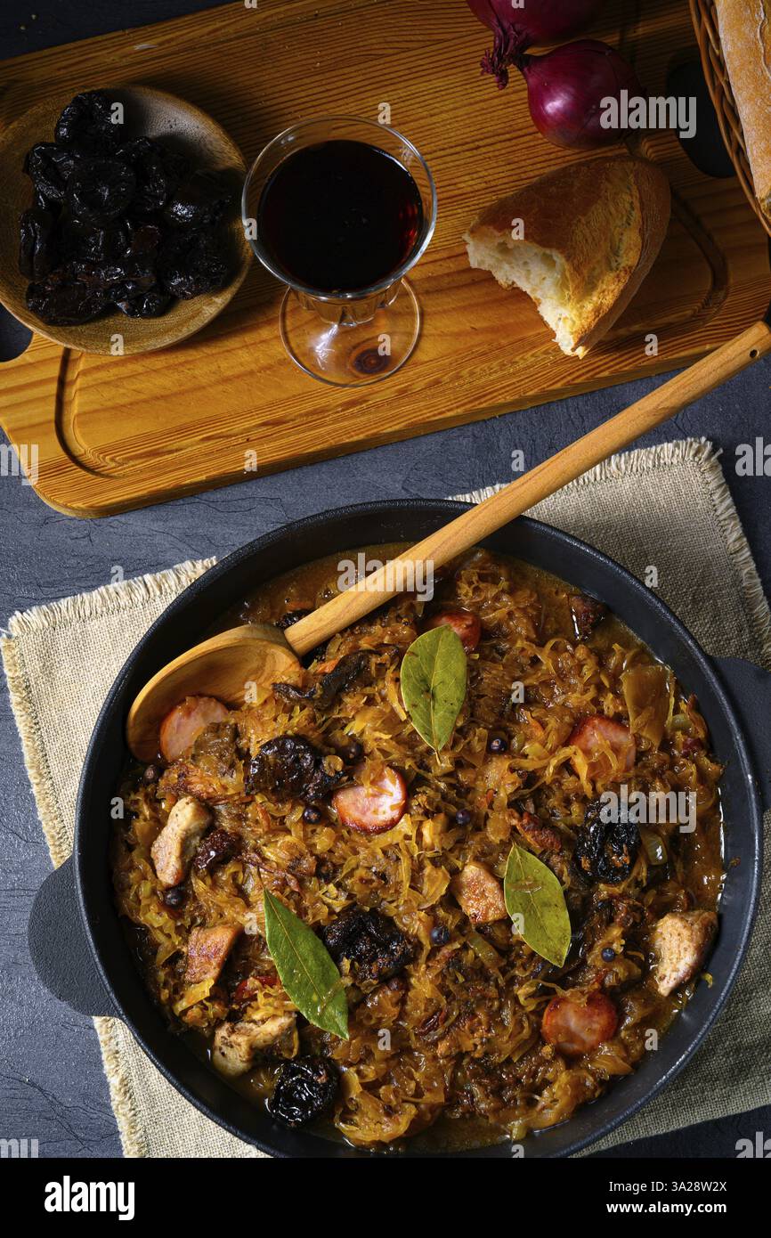 A real Polish 'bigos' based on an old recipe with dried plums and wine ...