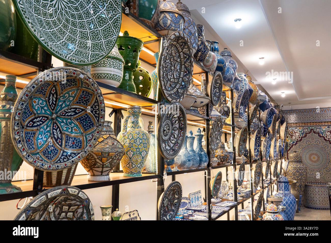 handmade pottery in Fez, Morocco Stock Photo - Alamy