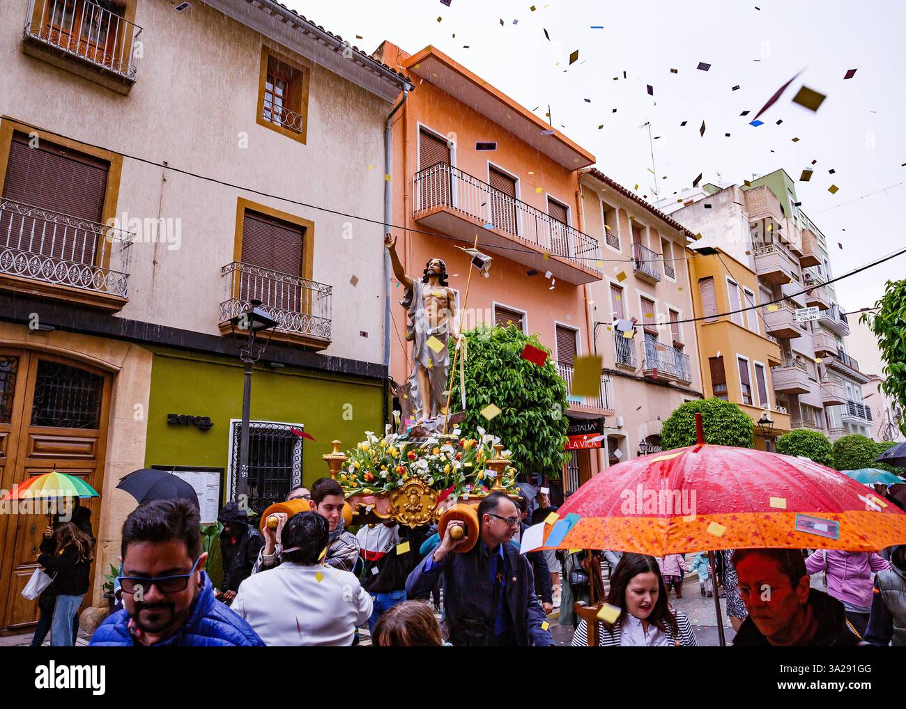 The procession of the risen Christ in the rain in Villajoyosa Stock ...