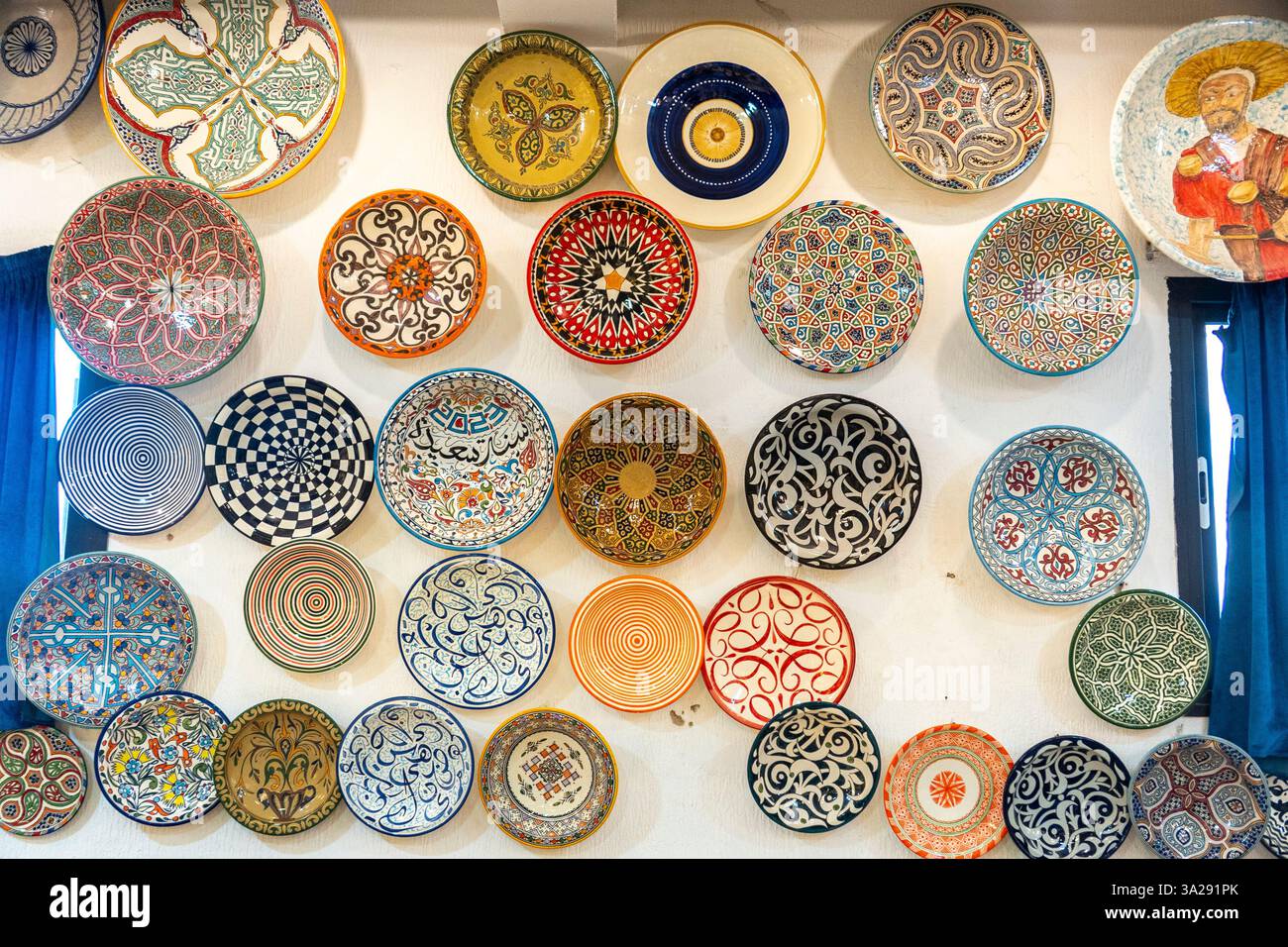 Fez souk pottery hi-res stock photography and images - Alamy