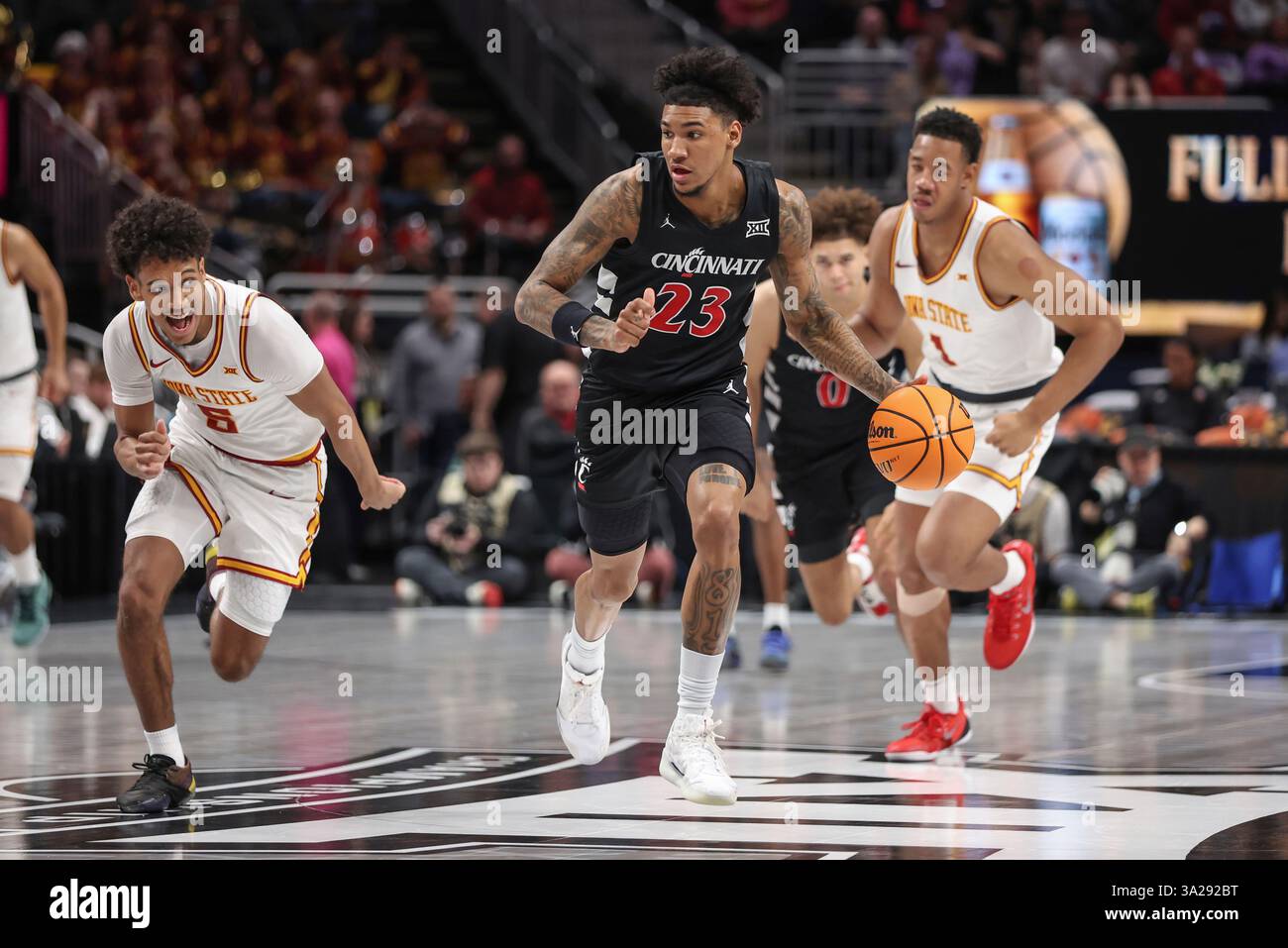 KANSAS CITY, MO - MARCH 12: Cincinnati Bearcats forward Dillon Mitchell ...