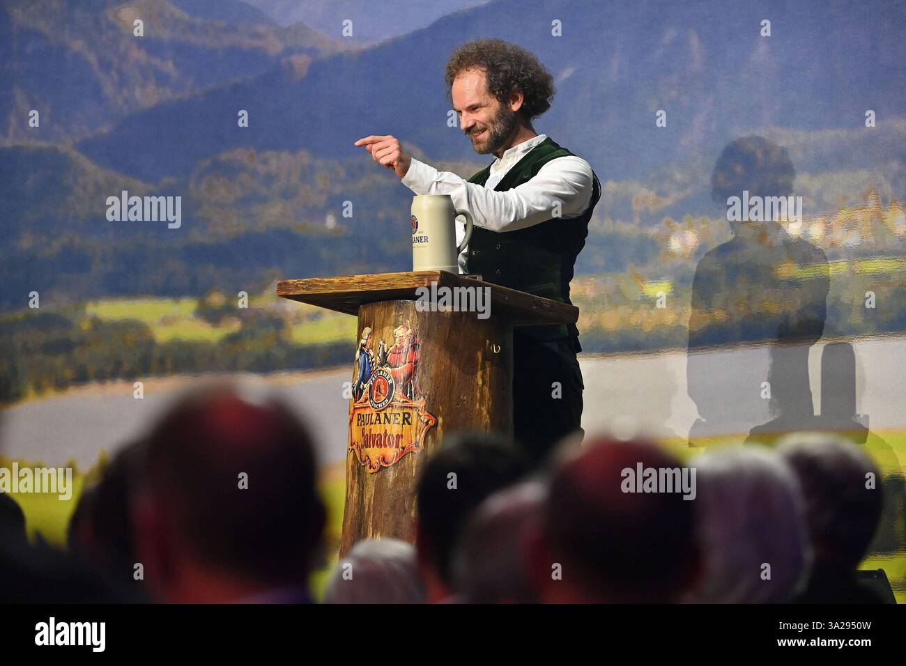 Fastenprediger Maxi SCHAFROTH. Salvator Starkbier Probe 2025 auf dem ...