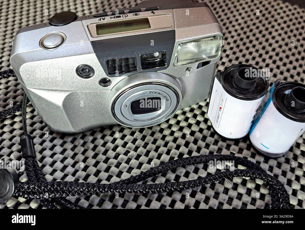 A retro 35mm film camera Stock Photo - Alamy