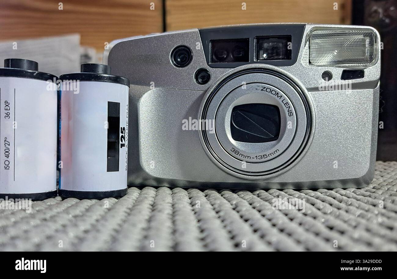 A retro 35mm film camera Stock Photo - Alamy