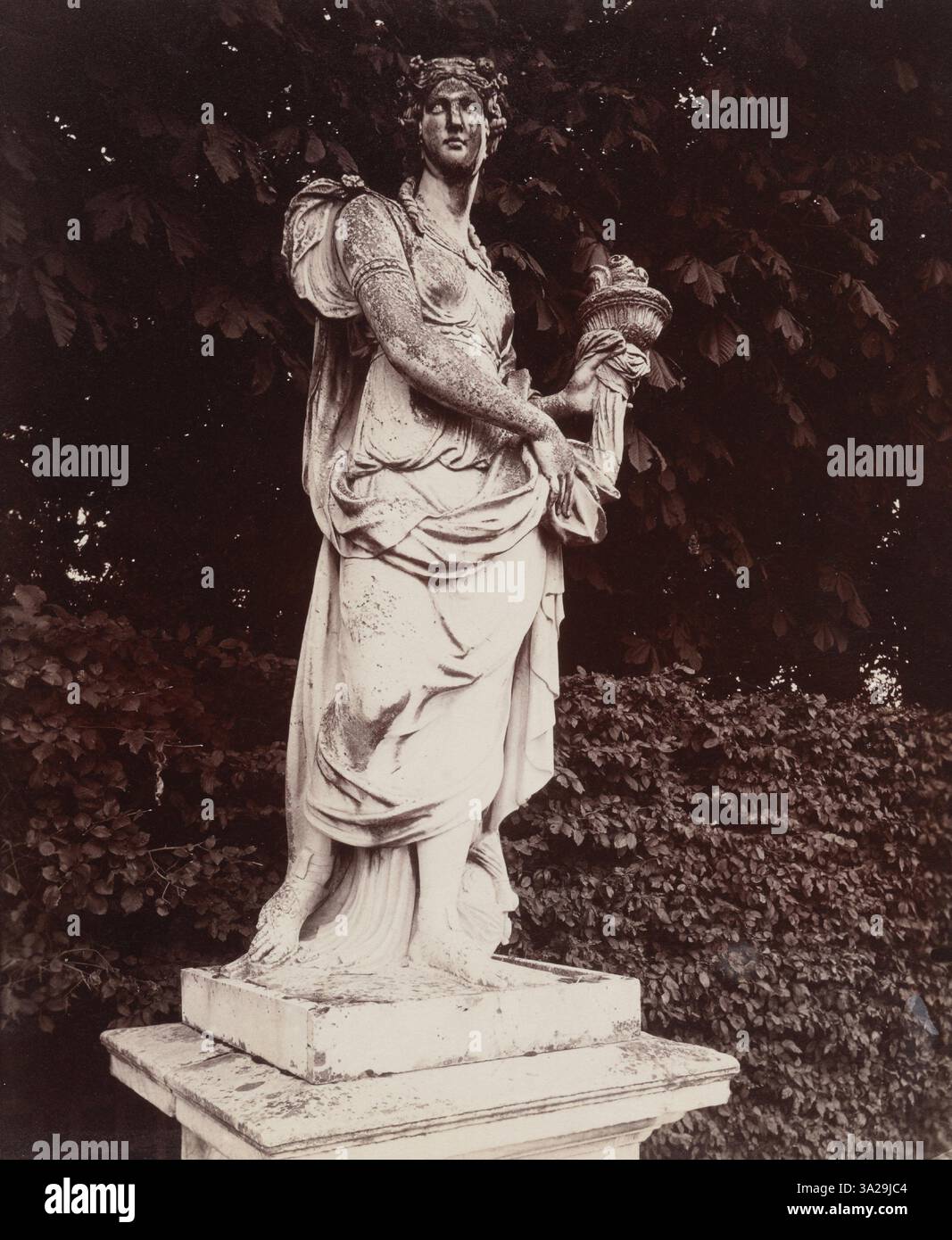 This photograph captures the grandeur of the Versailles Gardens ...