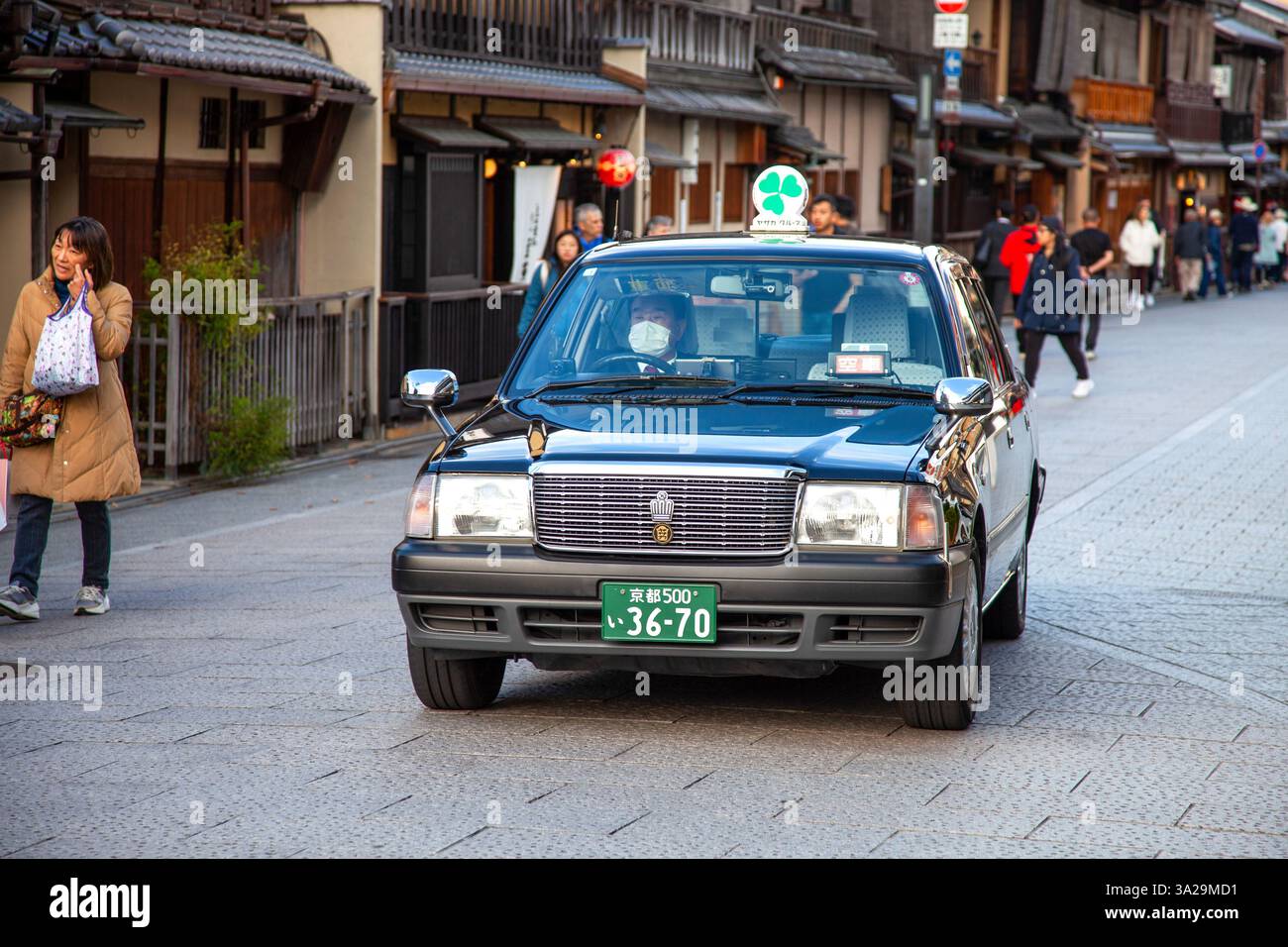 Black taxi toyota crown comfort hi-res stock photography and images - Alamy