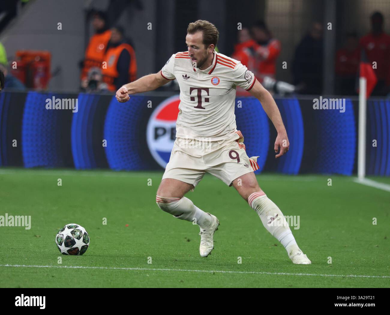 Harry Kane (Bayern), Champions League, Round of 16 second leg, Bayer 04 ...