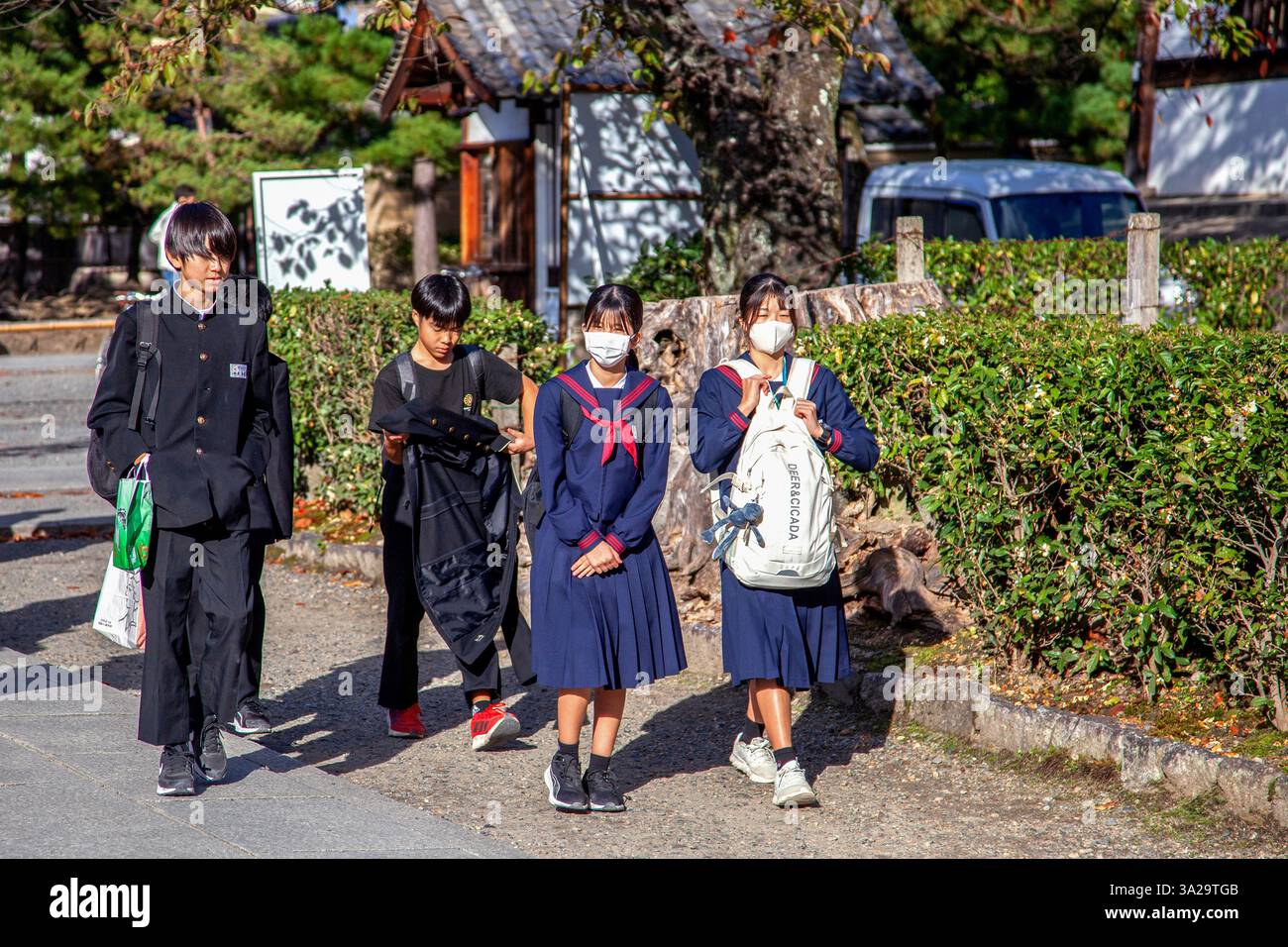 Group of school children in uniform hi-res stock photography and images ...