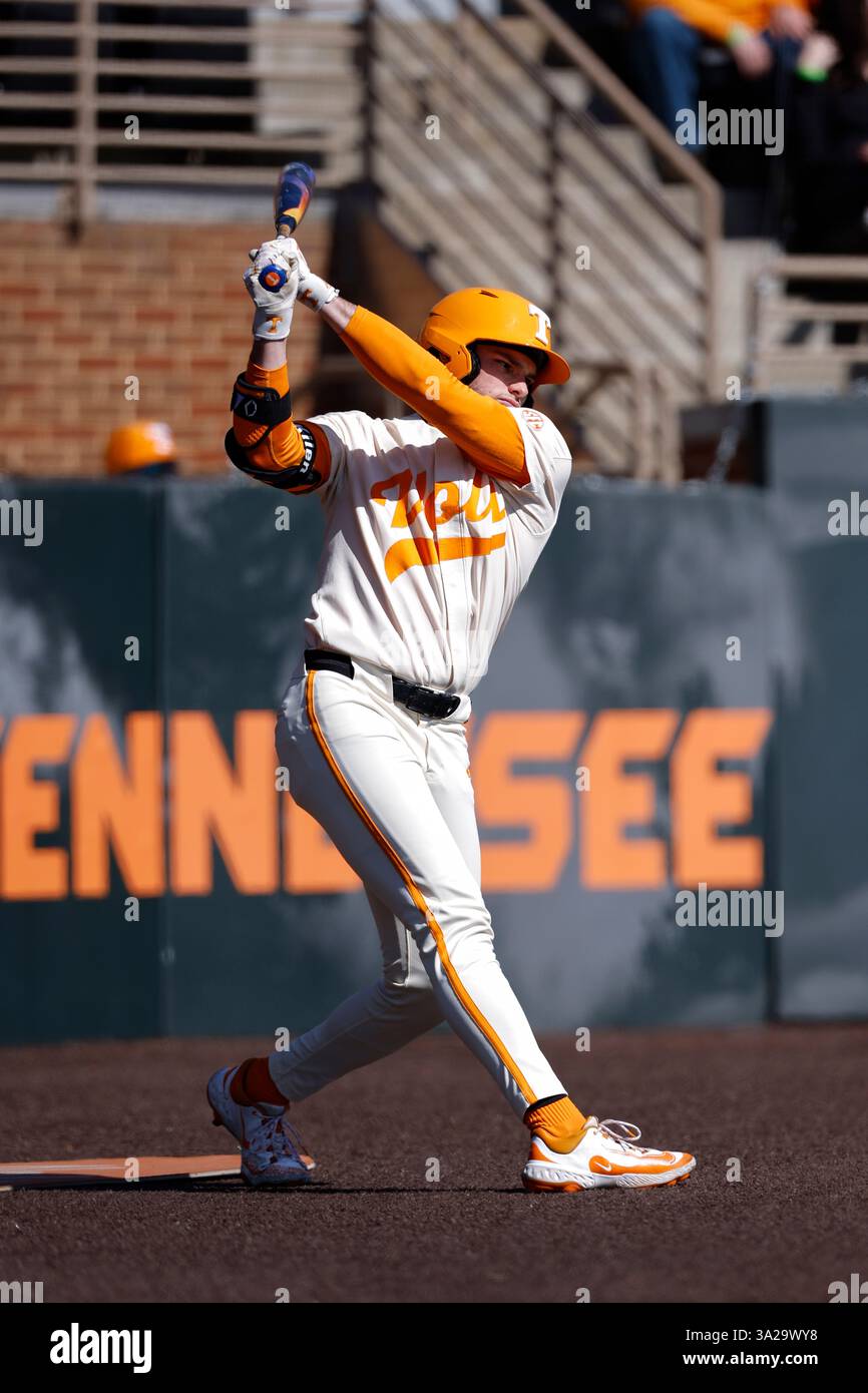 Tennessee Volunteers second baseman Gavin Kilen (6) on deck during the ...
