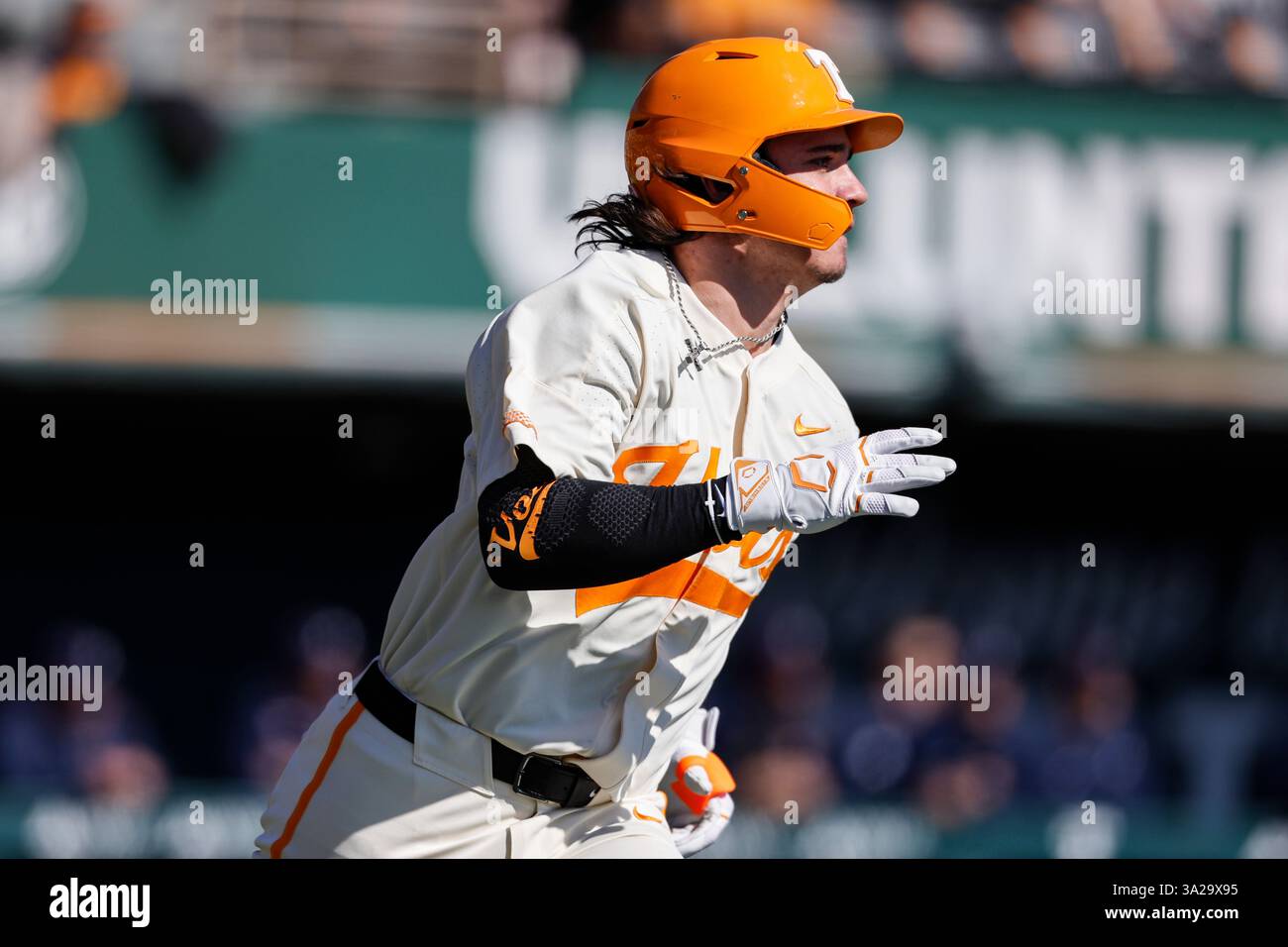 Tennessee Volunteers right fielder Reese Chapman (13) hustles to first ...