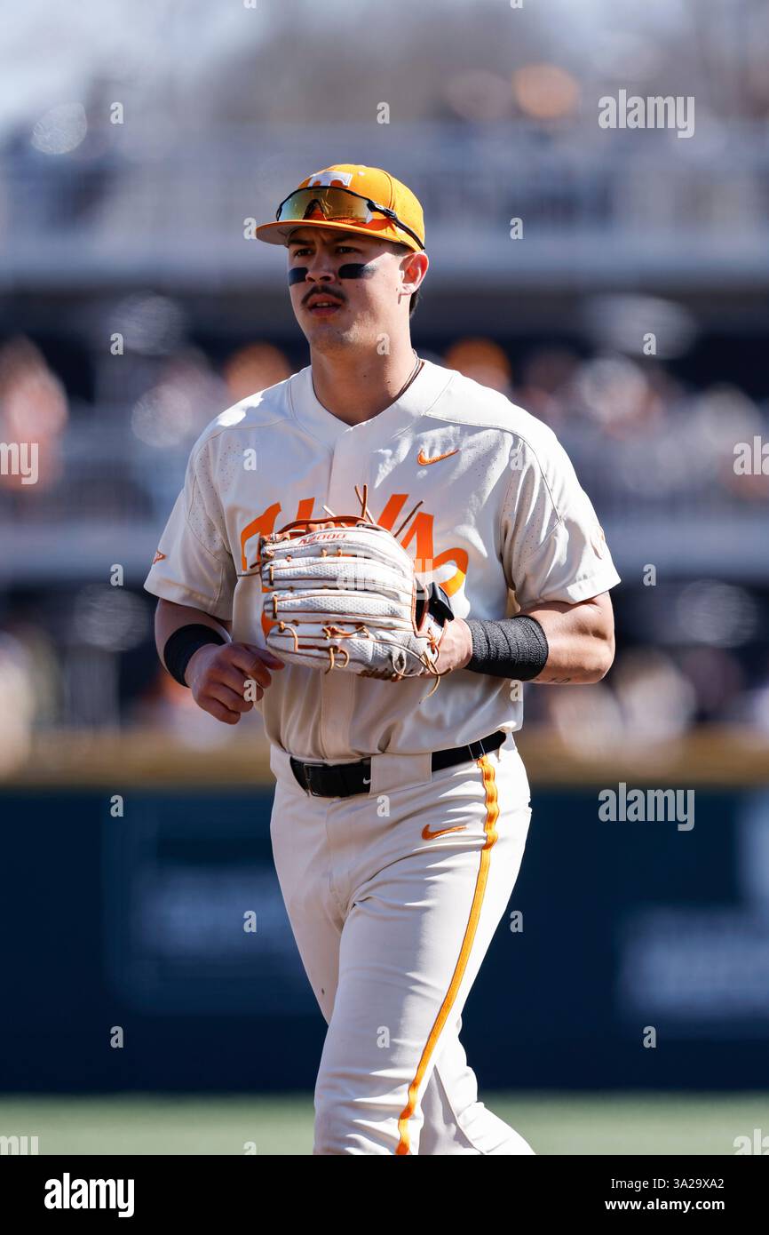 Tennessee Volunteers center fielder Hunter Ensley (9) in action against ...