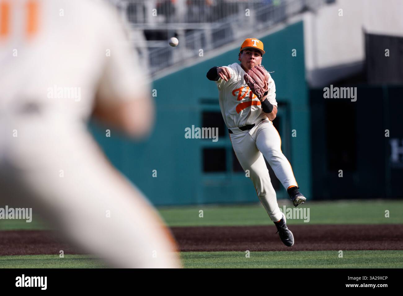 Tennessee Volunteers shortstop Ariel Antigua (2) on defense against the ...