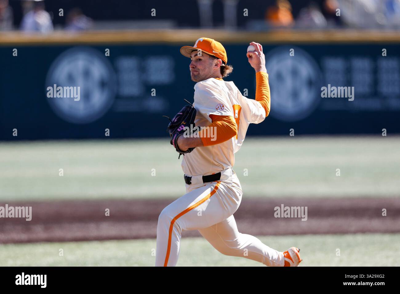 Tennessee Volunteers relief pitcher Austin Breedlove (18) in action ...