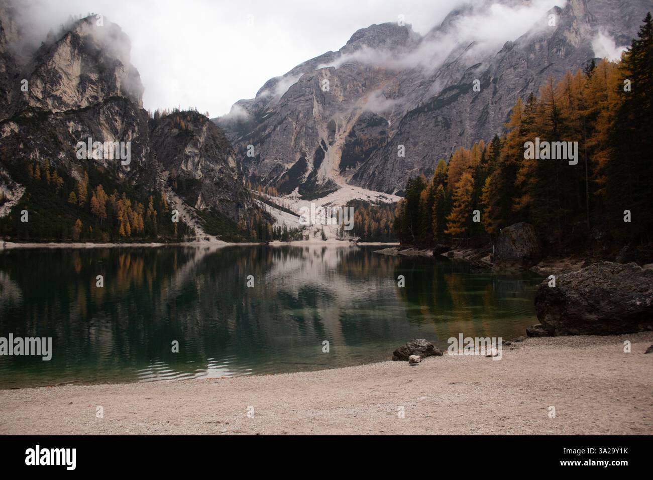 lago di braies Stock Photo - Alamy