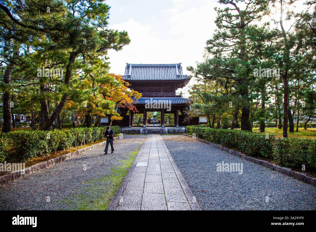 The Kenninji Sammon (Bogetsuro Gate) in Gion, Kyoto, Japan Stock Photo - Alamy