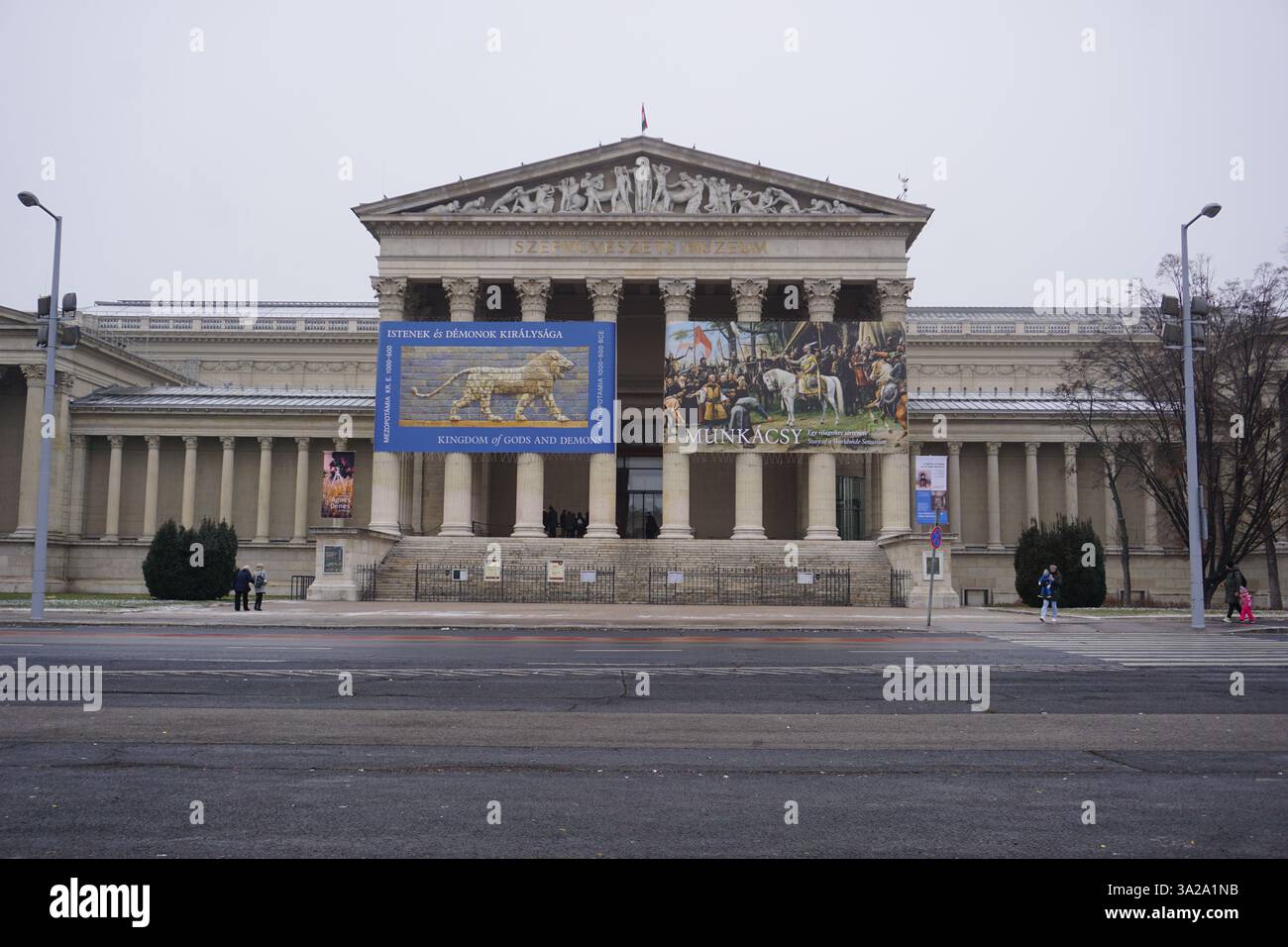 The Budapest Museum of Fine Art hosts classical art exhibitions in a ...