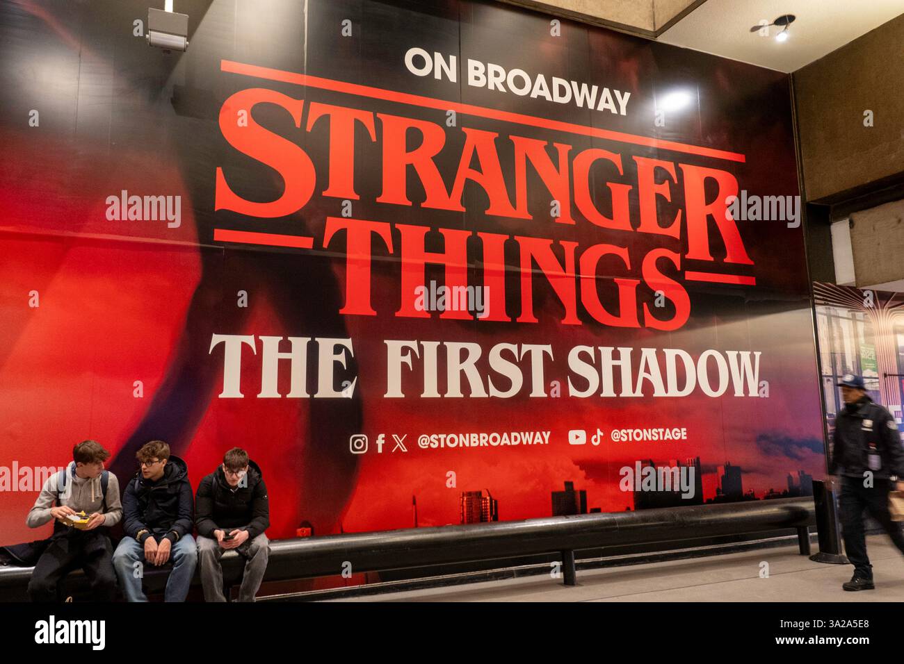 Stranger hi-res stock photography and images - Alamy